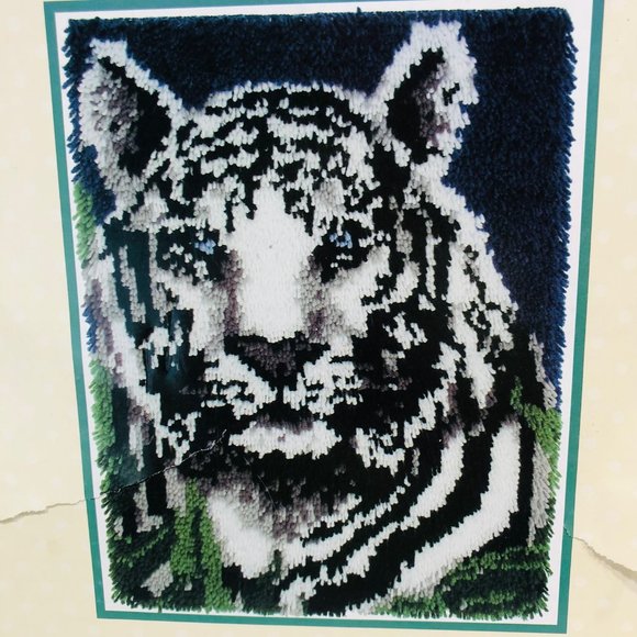 Caron | Office | Nib Caron Wonderart Snow Tiger Latch Hook Kit 4296 Usa 2x27 New In Open Box ...